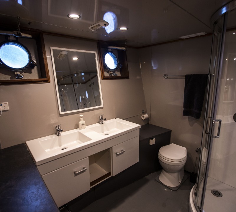 Flightless Yacht Charter Details, New Zealand charter yacht | CHARTERWORLD Luxury Superyachts